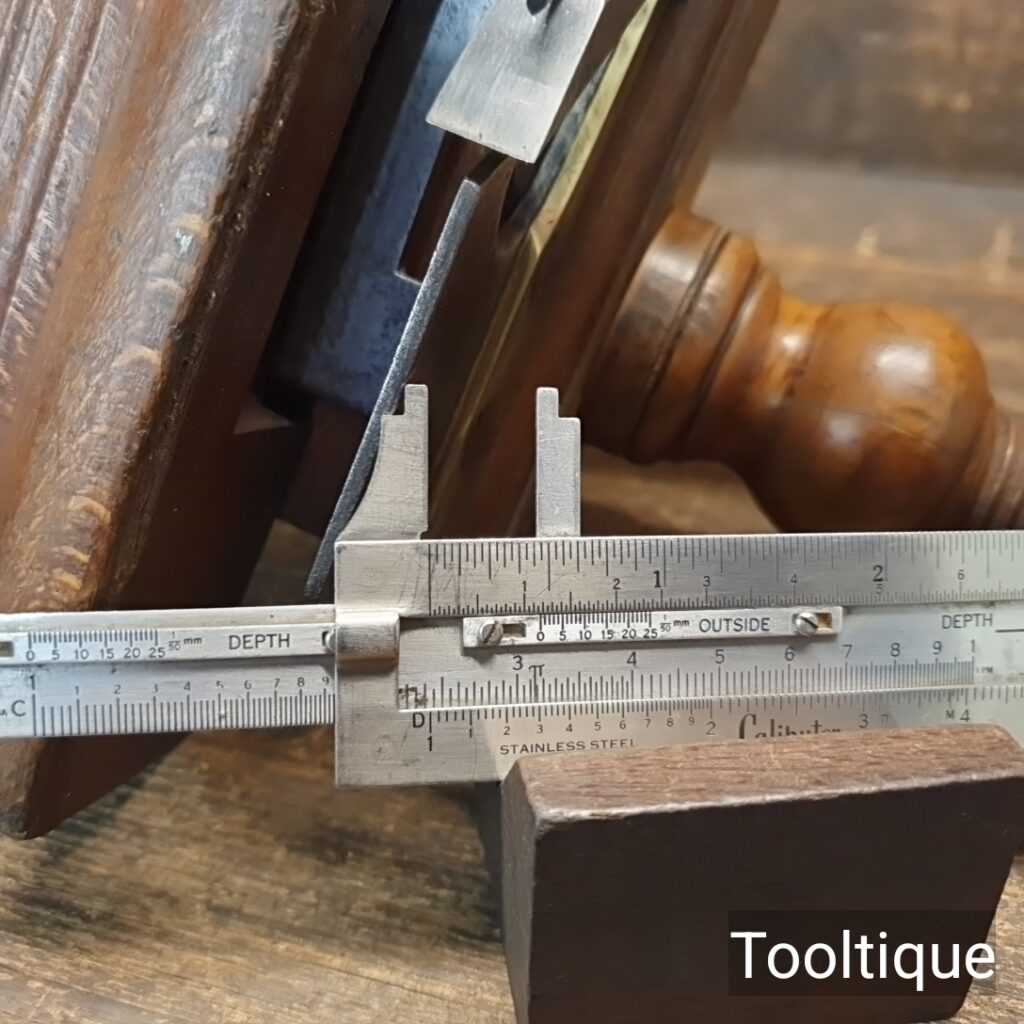 Vintage Griffiths Norwich Boxwood Screw Stem & Beechwood Plough Plane ...