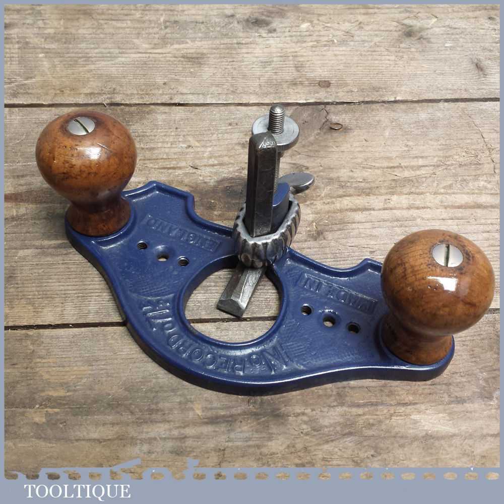 Good Record No. 71 1/2 Closed Throat Router Plane
