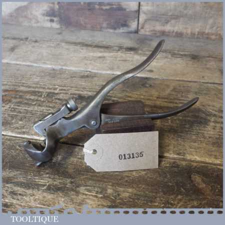 Vintage Morrill’s Pattern Carpenter’s Saw Set – Good Condition | Tooltique