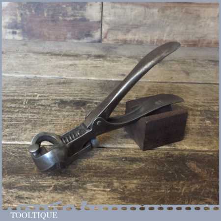 Vintage Morrill’s Pattern Carpenter’s Saw Set – Good Condition | Tooltique