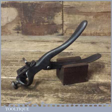 Vintage Morrill’s Pattern Carpenter’s Saw Set – Good Condition | Tooltique