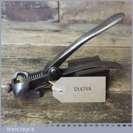 Vintage Morrill’s Pattern Carpenter’s Saw Set – Good Condition | Tooltique