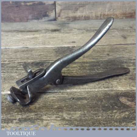 Vintage Morrill’s Pattern Carpenter’s Saw Set – Good Condition | Tooltique