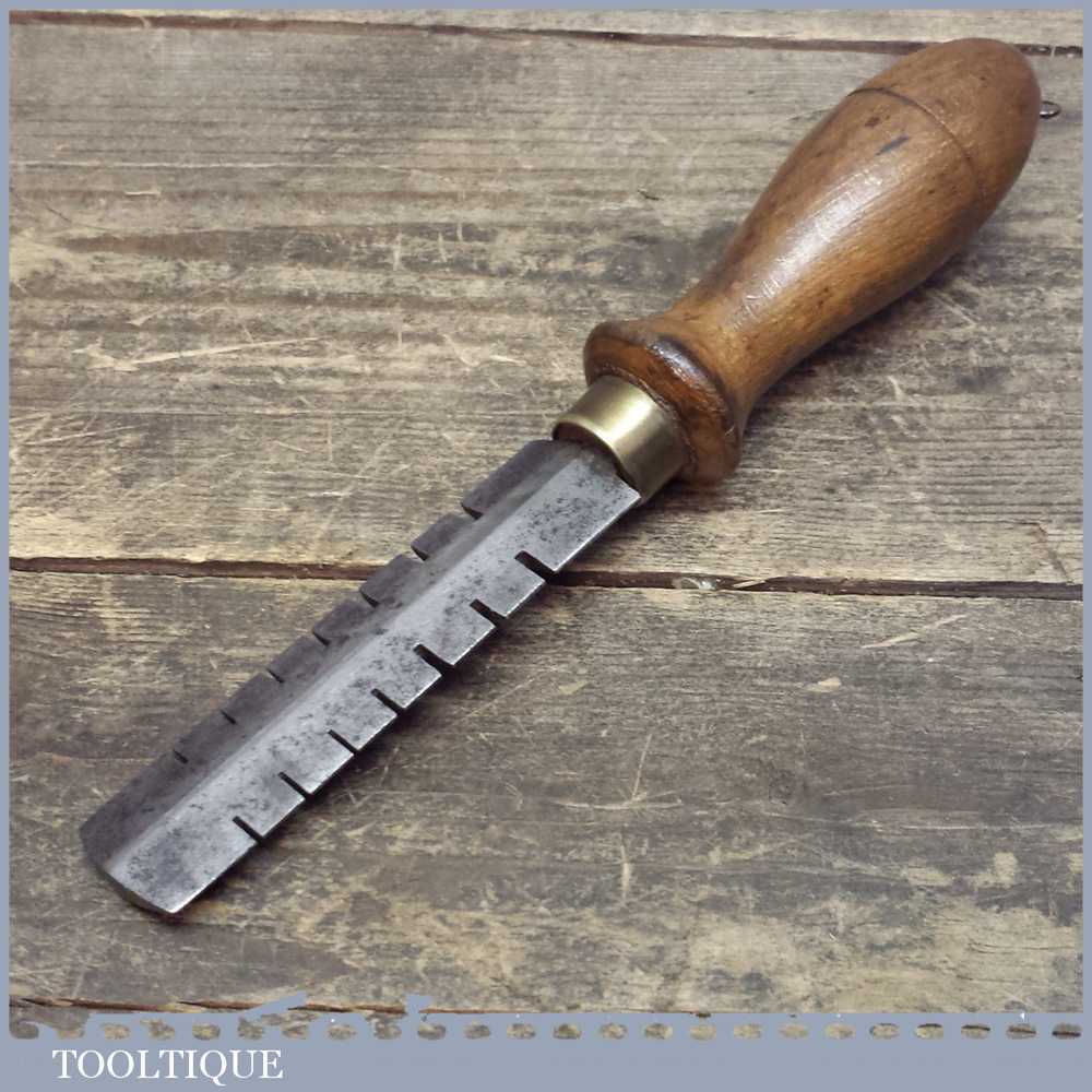 Old Antique Saw Wrest Or Set with Wooden Handle | Tooltique