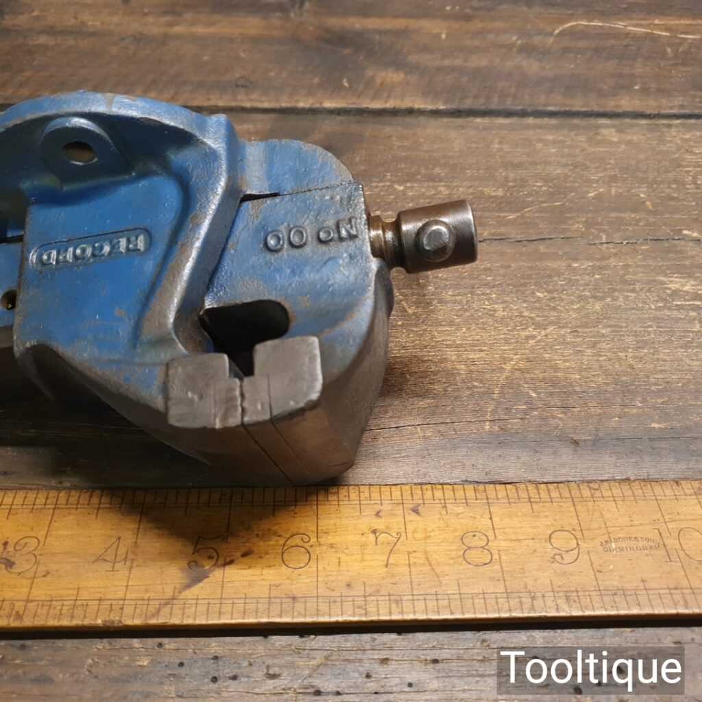 Vintage Record No: 00 Engineer’s Cast Steel Bench Vice 2 ½” Jaws – Good ...