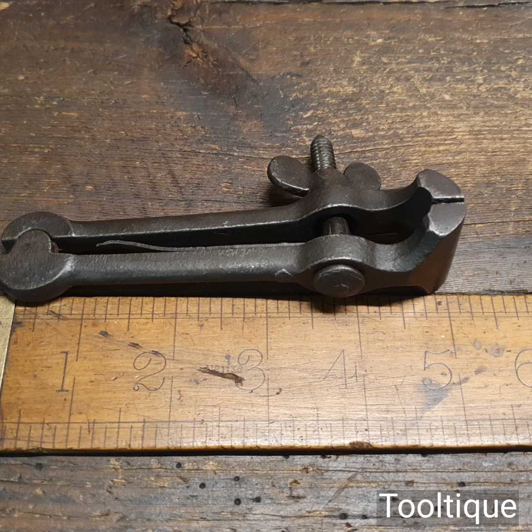 Vintage Spring-Loaded Cast Steel Hand Vice – Good Condition | Tooltique