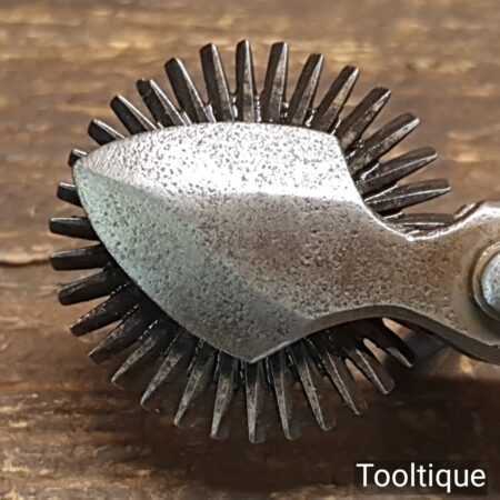Vintage T. Dixon & Sons Beechwood Handled Stitch Pricking Wheel – Good ...